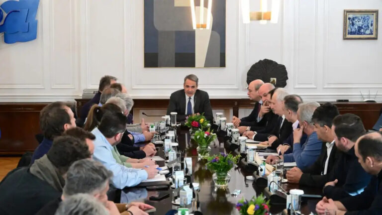 Συνάντηση Κυριάκου Μητσοτάκη με αγρότες – Τι είπε για τους απόντες